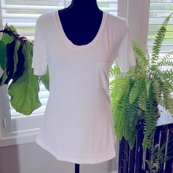 Elizabeth & Clarke | Tops | Elizabeth Clarke White Tee Shirt With ...